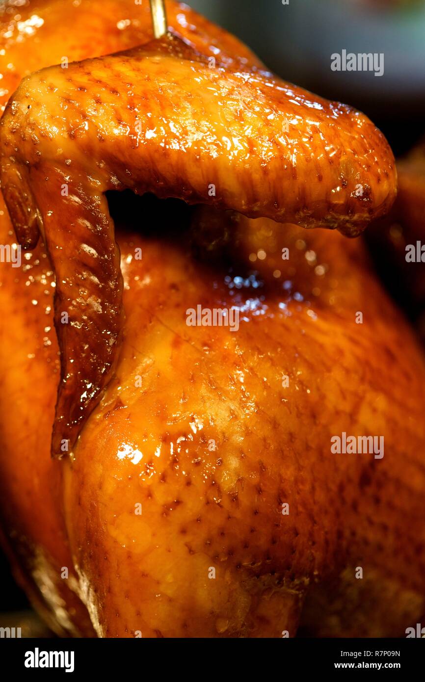 Singapore, street cooking sale of lacquered chicken Stock Photo - Alamy