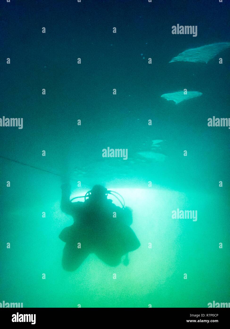 Woman underwater dive bubbles hi-res stock photography and images - Alamy