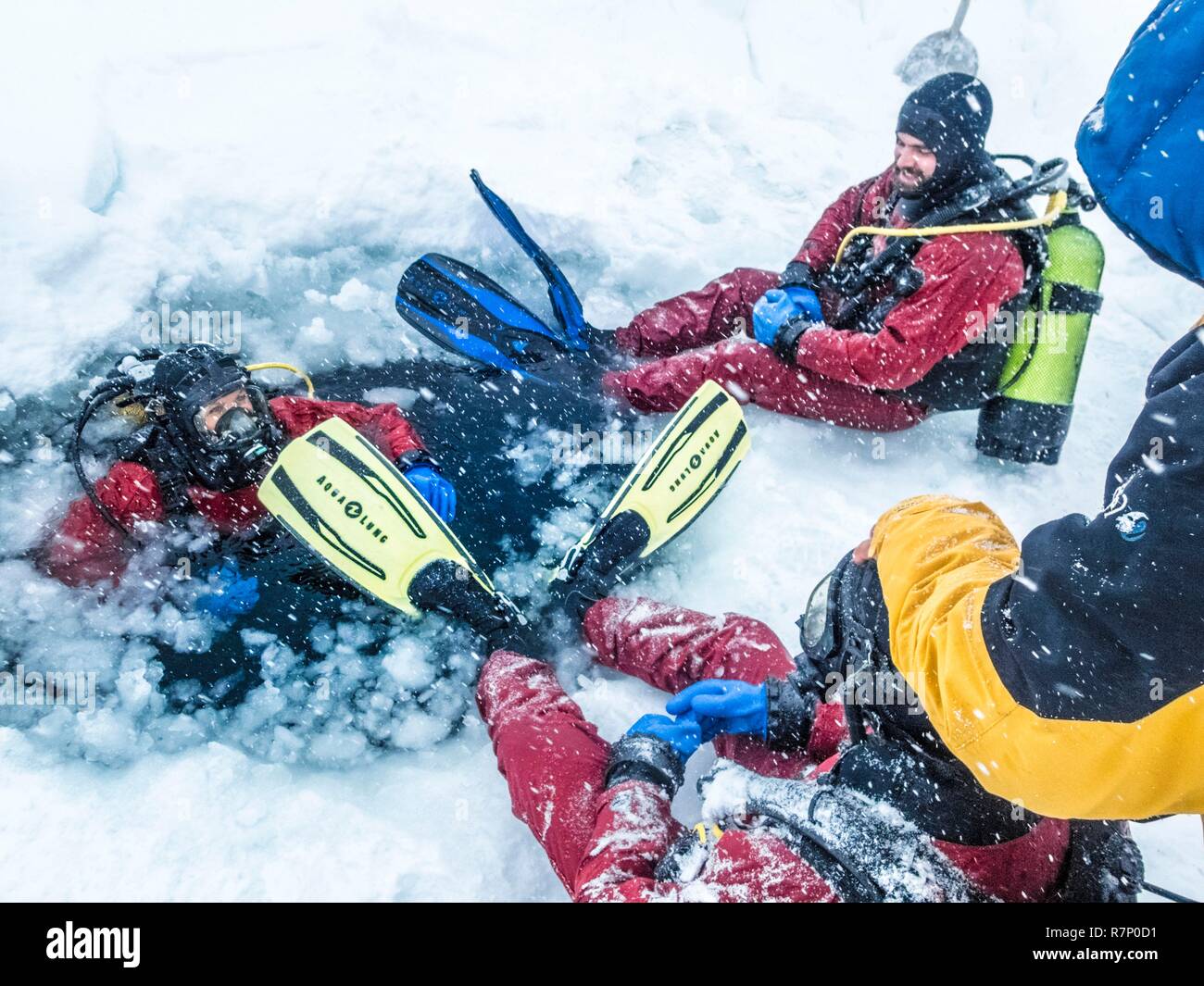 Woman face under water hi-res stock photography and images - Alamy