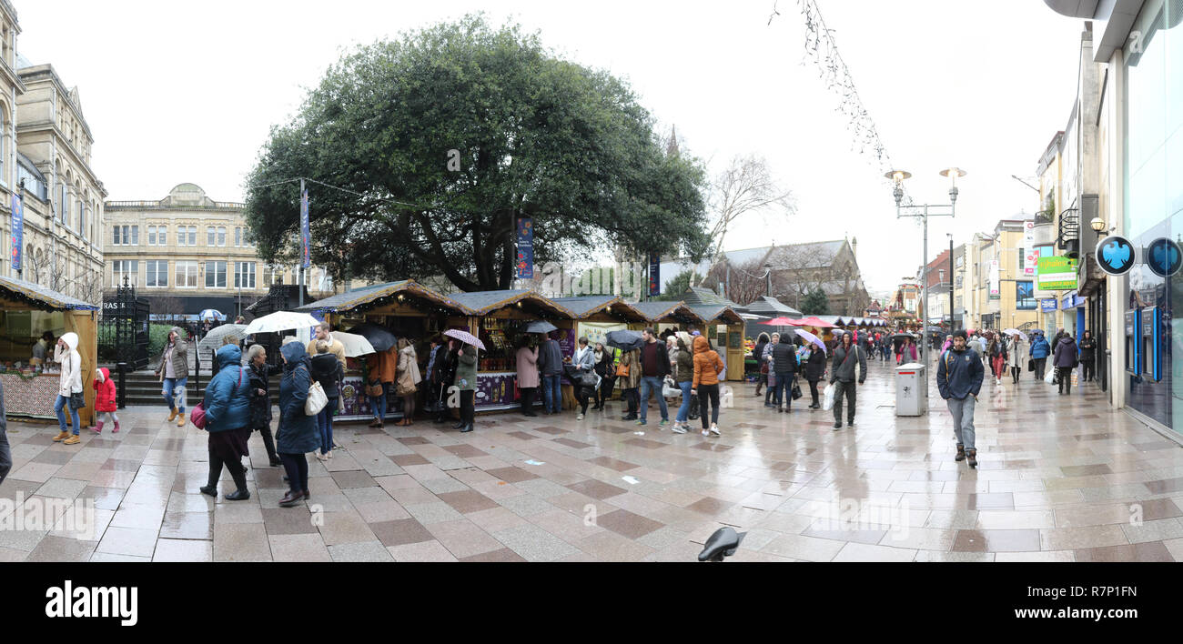 People going shopping to the Christmas Markets in the pedestrian ...