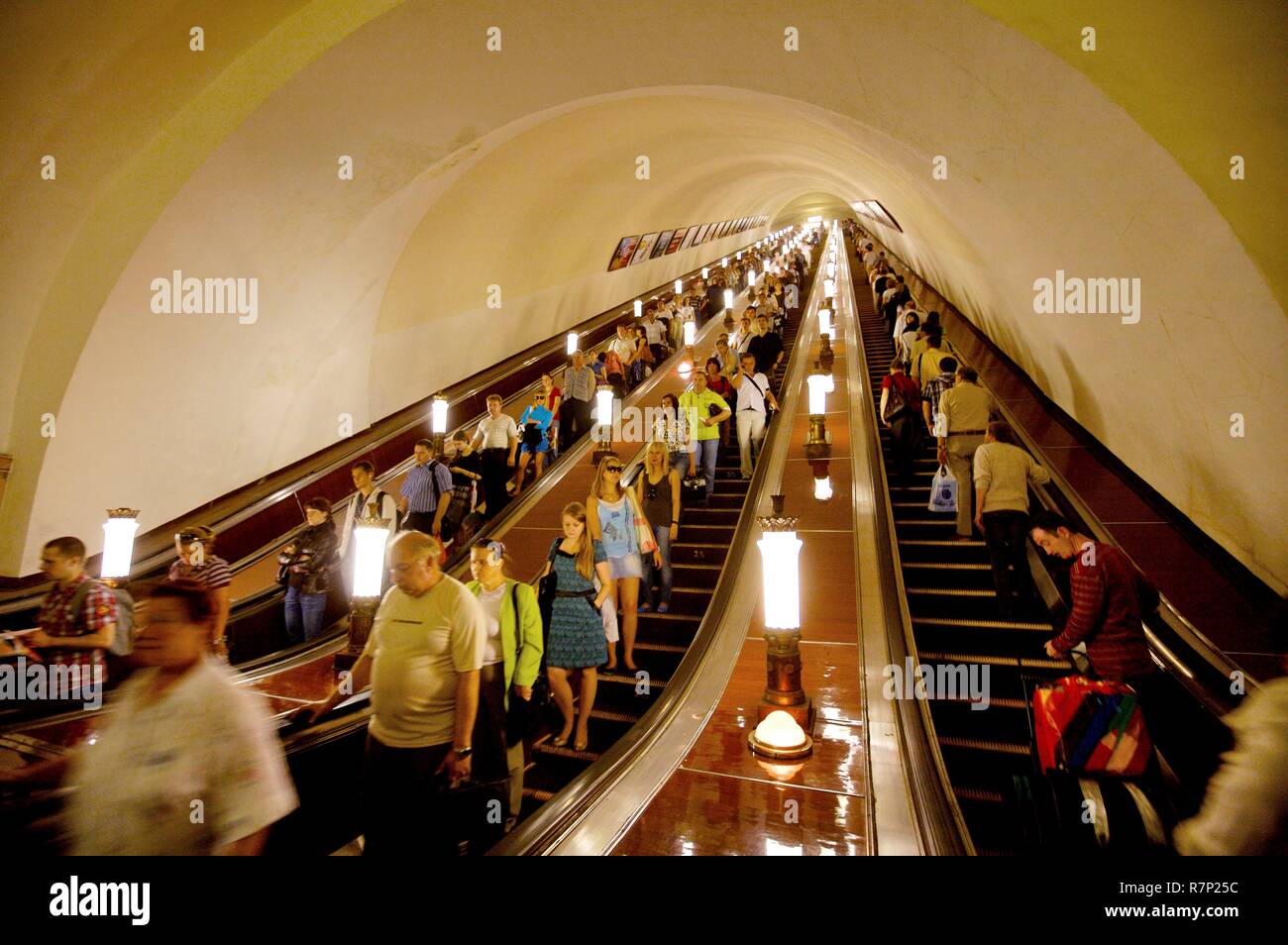 Moscow subway crowd hi-res stock photography and images - Alamy