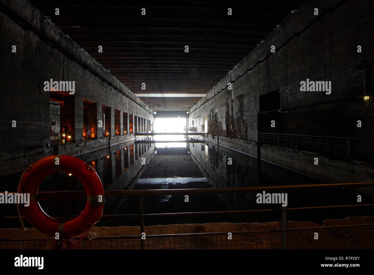 Submarine at dock hi-res stock photography and images - Alamy