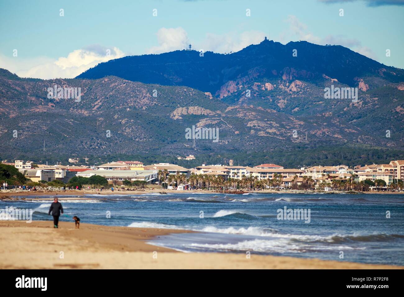 France, Var, Frejus, Port Frejus from the beach of Saint-Aygulf, the ...