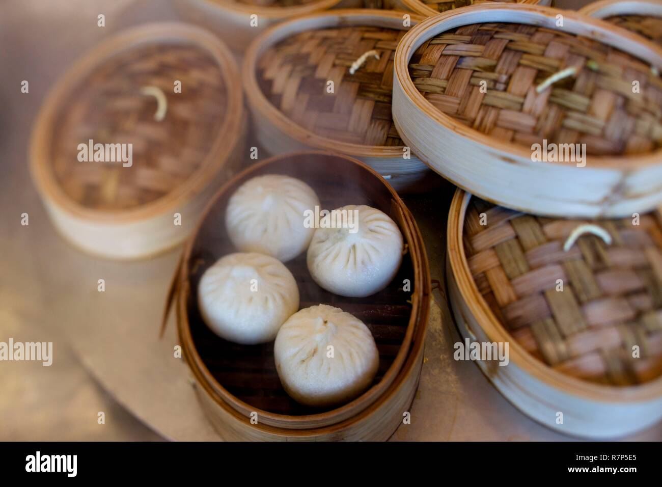 Ravioli peking hi-res stock photography and images - Alamy