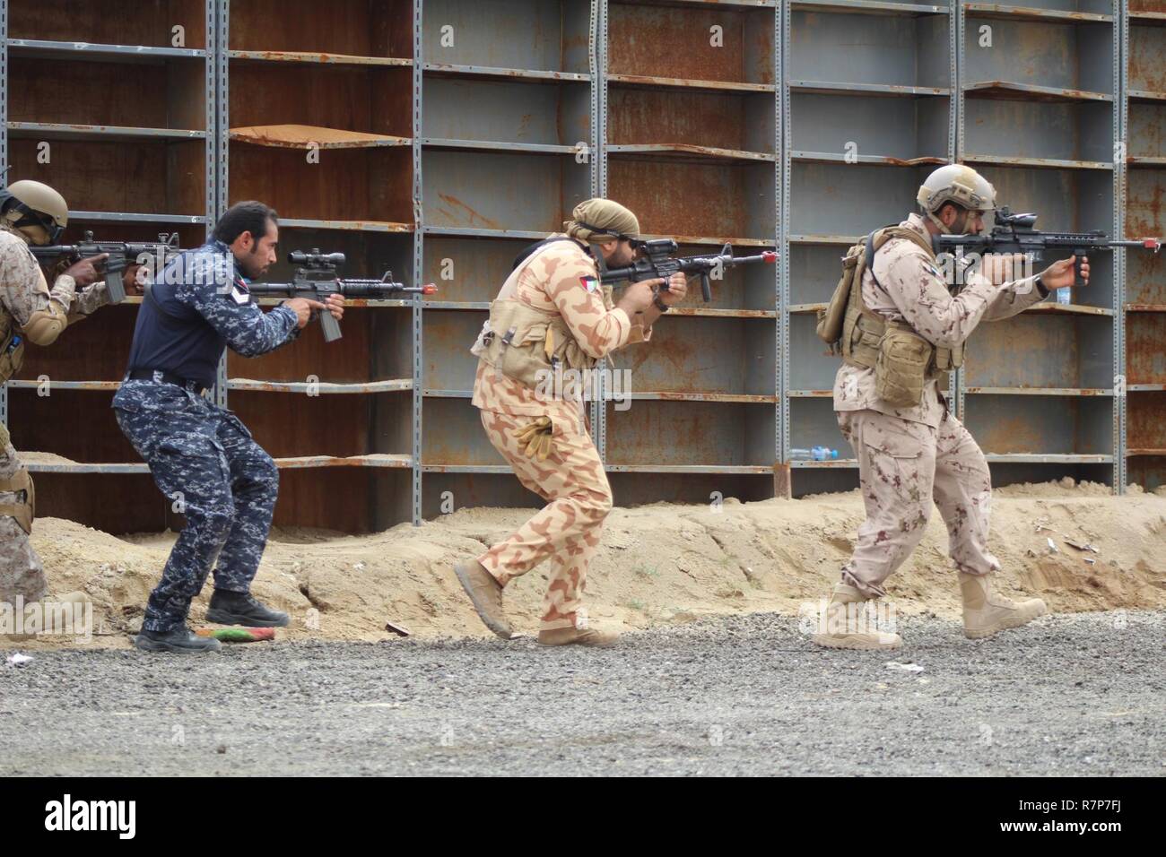 Kuwait explosion hi-res stock photography and images - Alamy