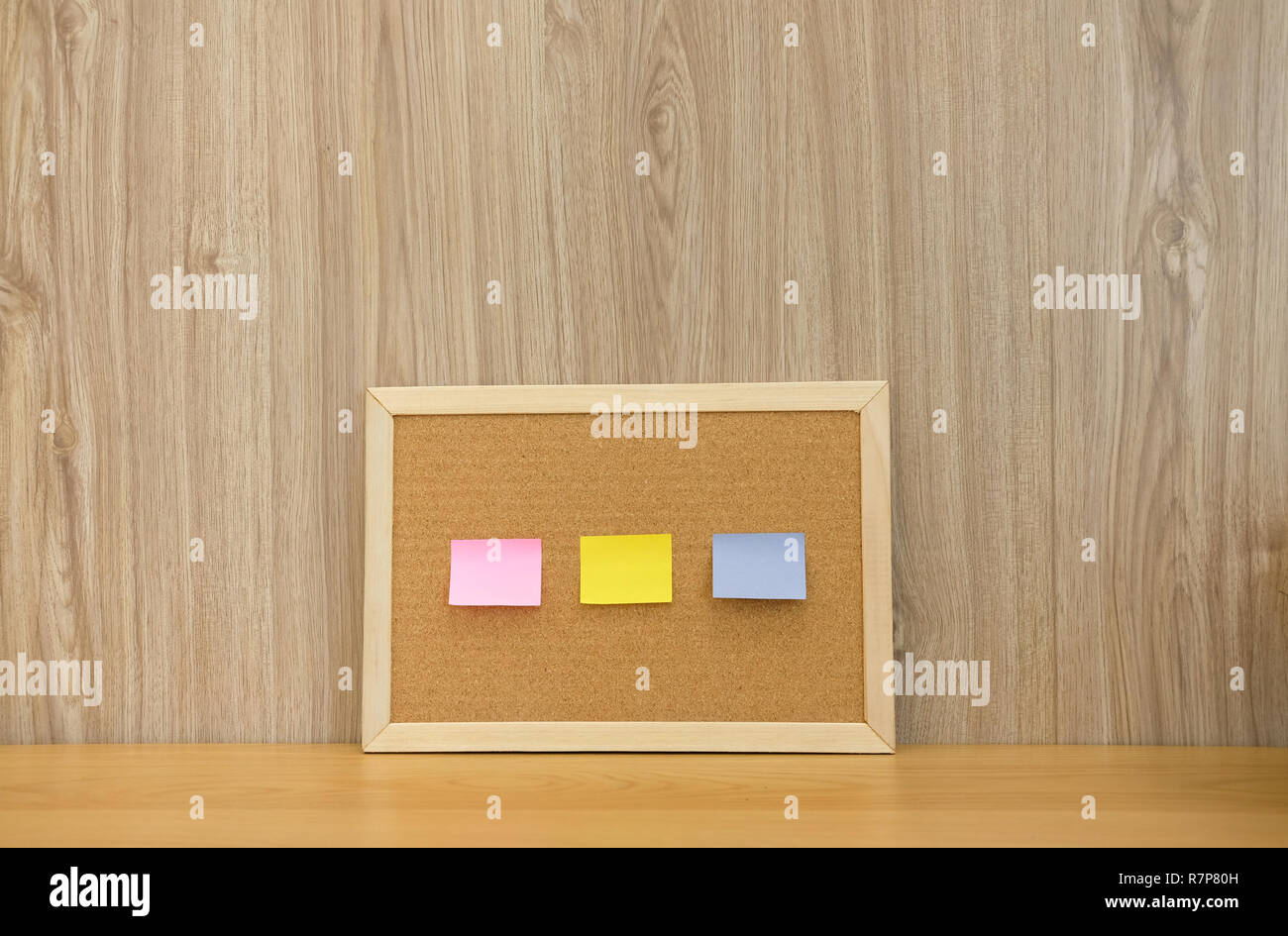 sticky notes paper reminder on cork board on wooden desk. bulletin ...