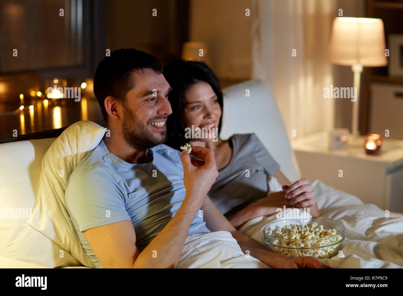Couple watching tv night hi-res stock photography and images - Alamy
