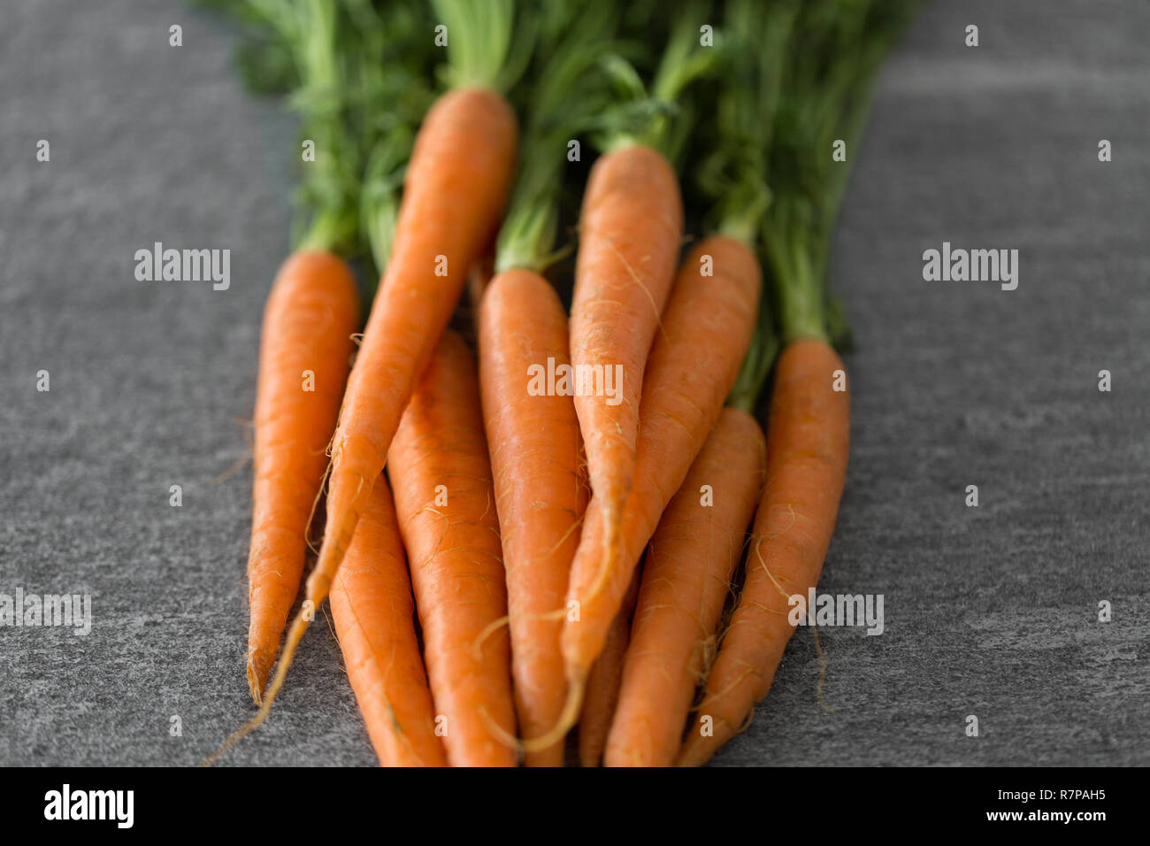 Carrot bunch hi-res stock photography and images - Alamy