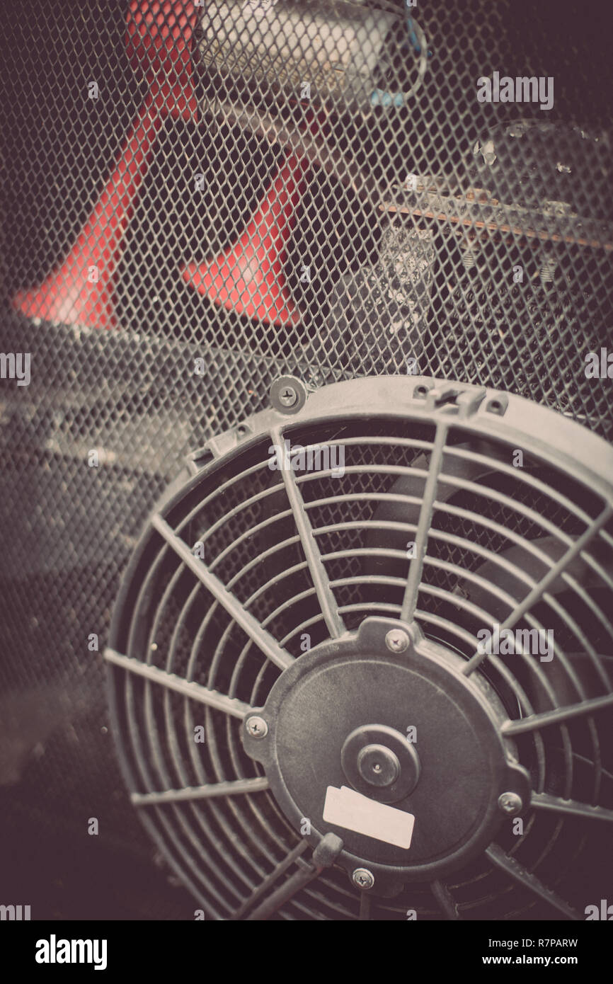 Close up image of the engine cooling fan of a bus Stock Photo - Alamy