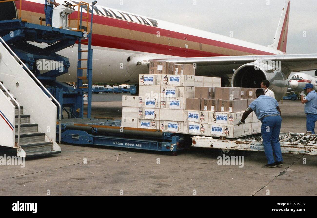 MEN LOADING PACKAGES OFF A LOADING DOCK Stock Photo - Alamy