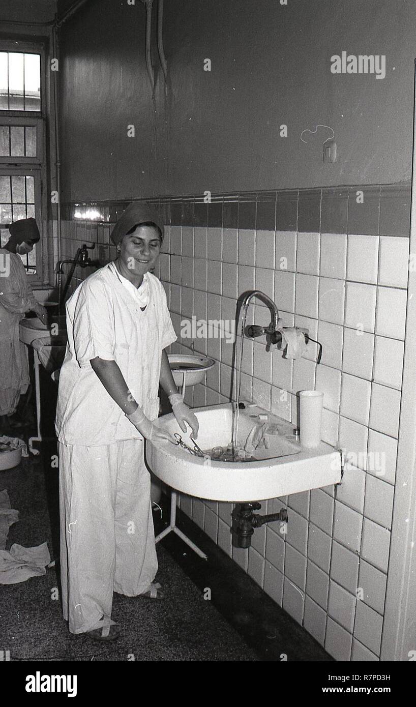 DOCTOR WASHING SURGICAL EQUIPMENT Stock Photo - Alamy