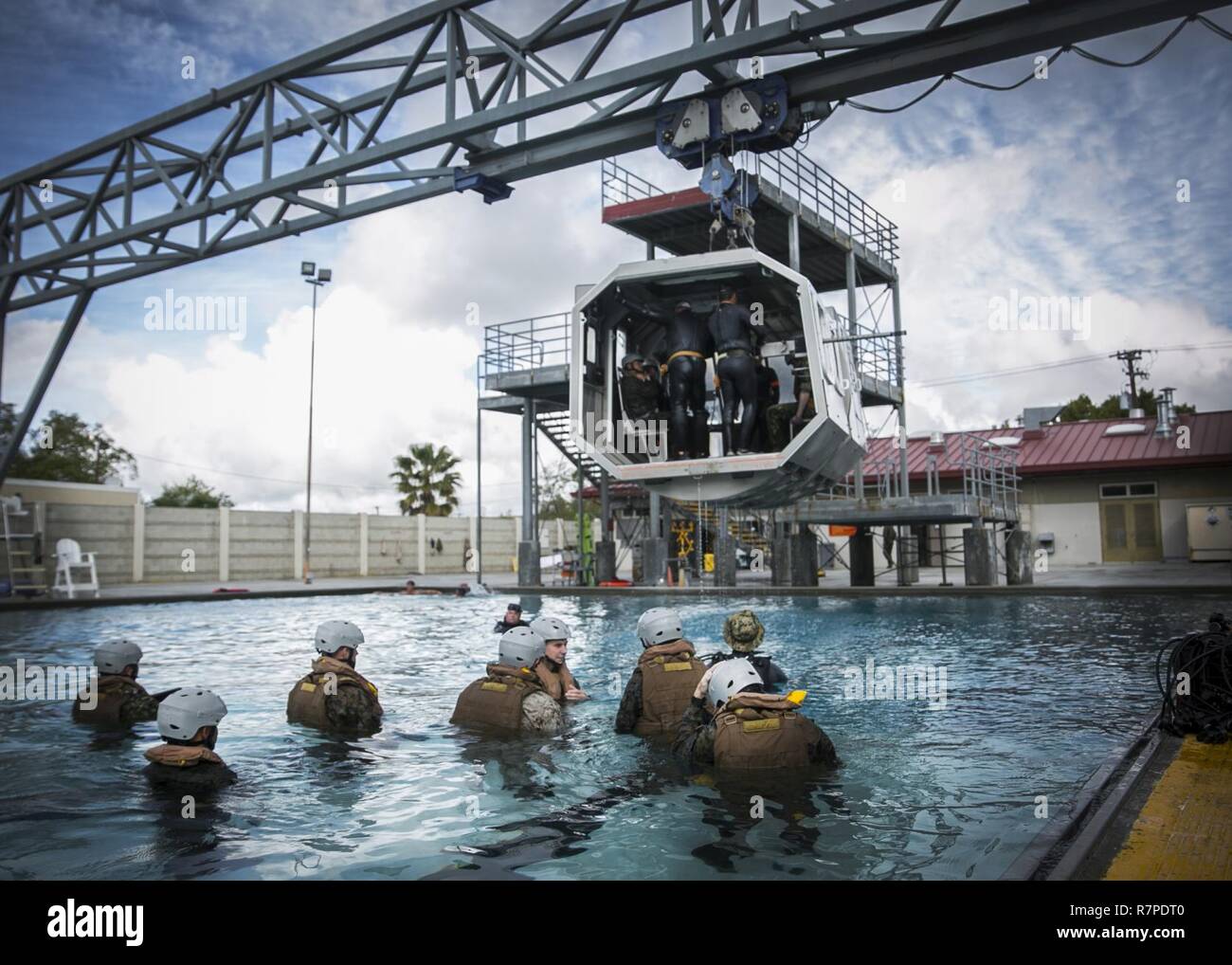 Modular amphibious egress training hi-res stock photography and images ...