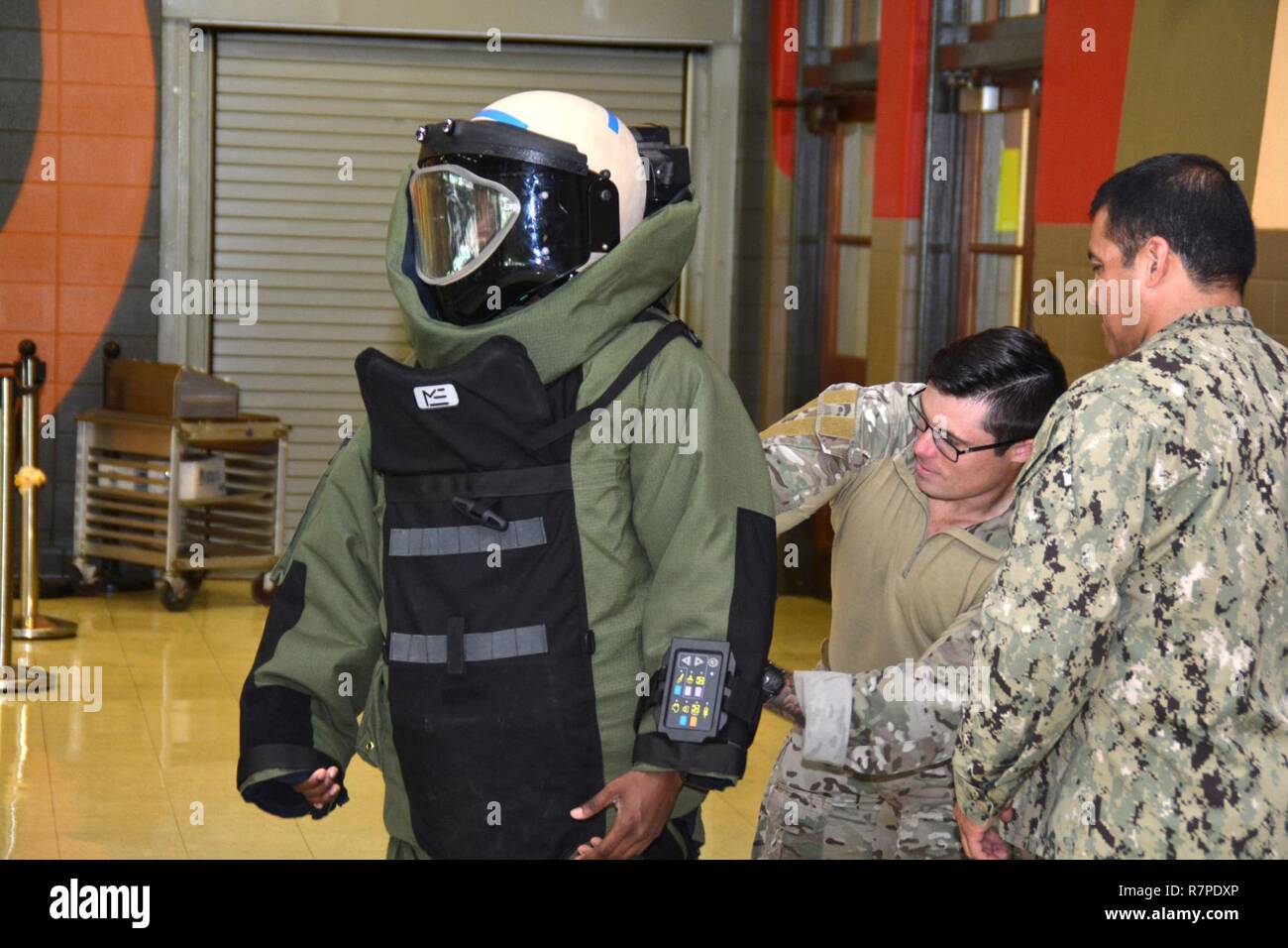 AUSTIN – (March. 22, 2017) Dallas native, Explosive Ordnance Disposal ...
