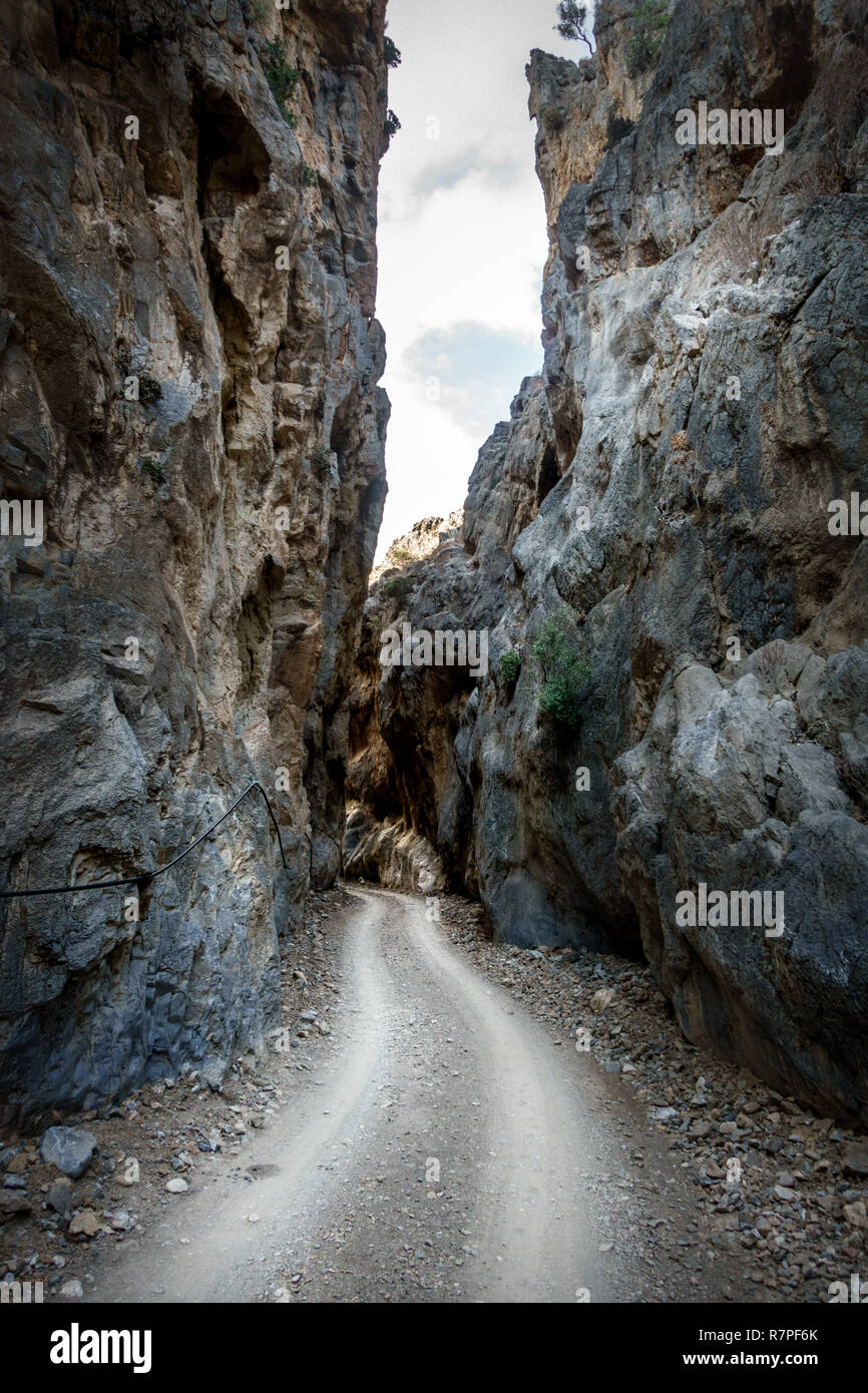 Silhouette cliff beauty landscape hi-res stock photography and images ...