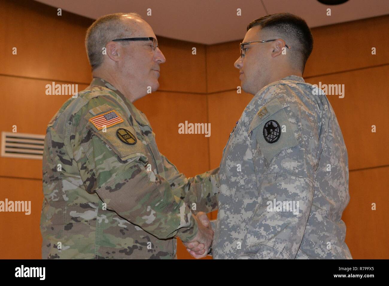 354th military police company hi-res stock photography and images - Alamy