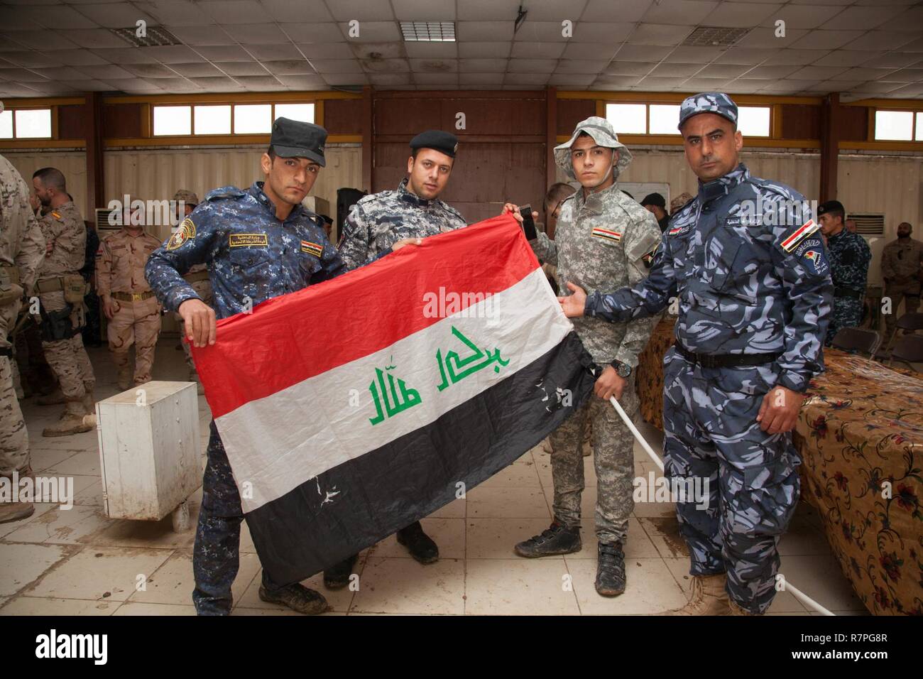 Isis soldiers flag hi-res stock photography and images - Alamy