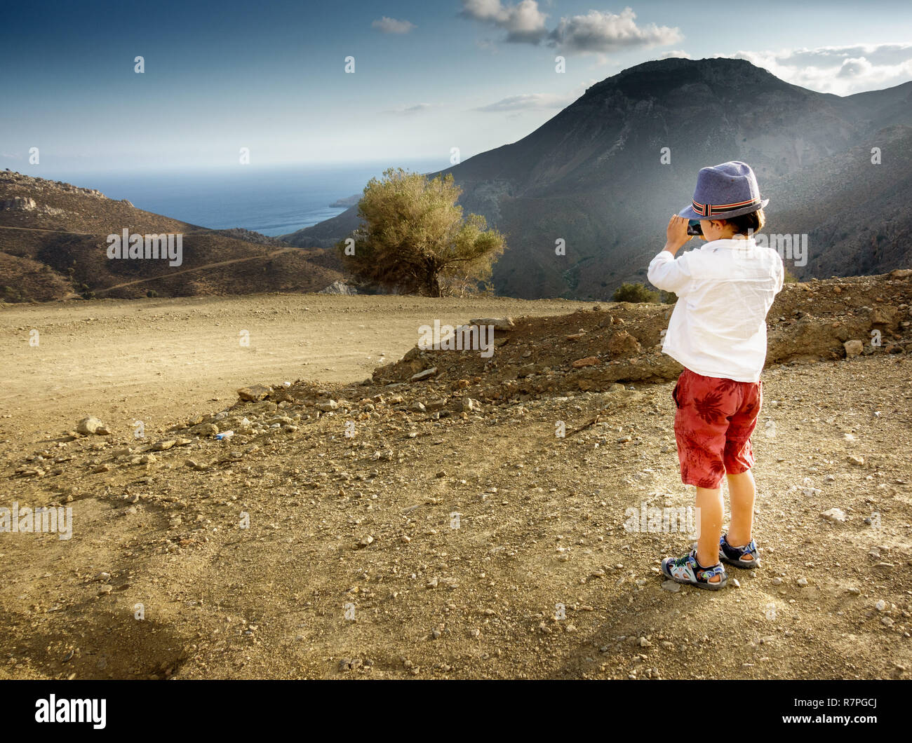 Boy photographing landscape Stock Photo - Alamy