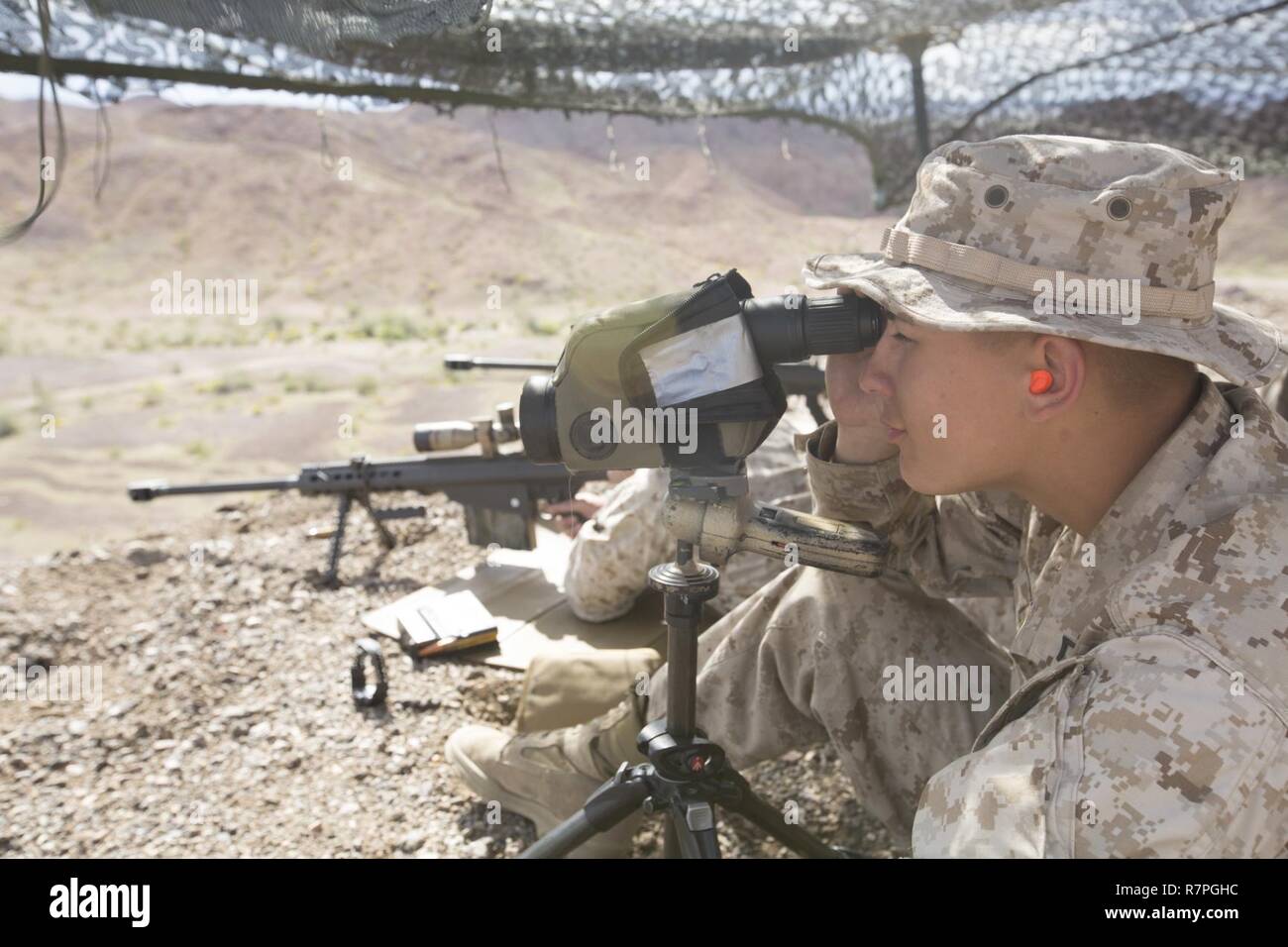 Military Binoculars With Inbuilt Target Meter