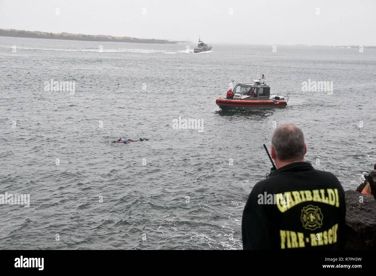 Us coast guard diver in helicopter hi-res stock photography and images ...
