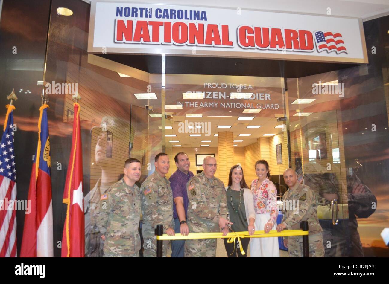 Military recruiters mall hi-res stock photography and images - Alamy