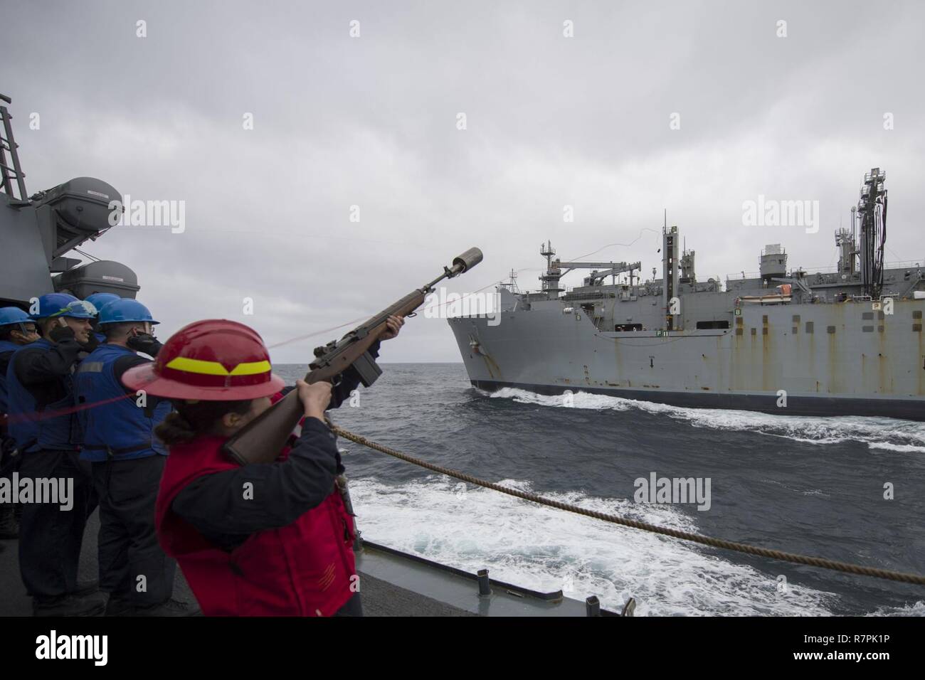 PACIFIC OCEAN (March 26, 2017) Gunner's Mate 2nd Class Rachel Maurer ...