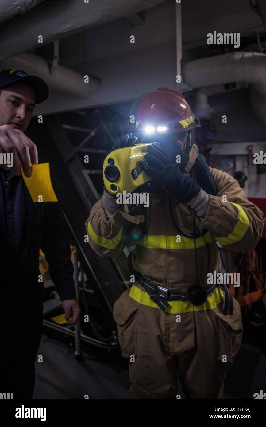 Naval firefighting thermal imager nfti hi-res stock photography and ...