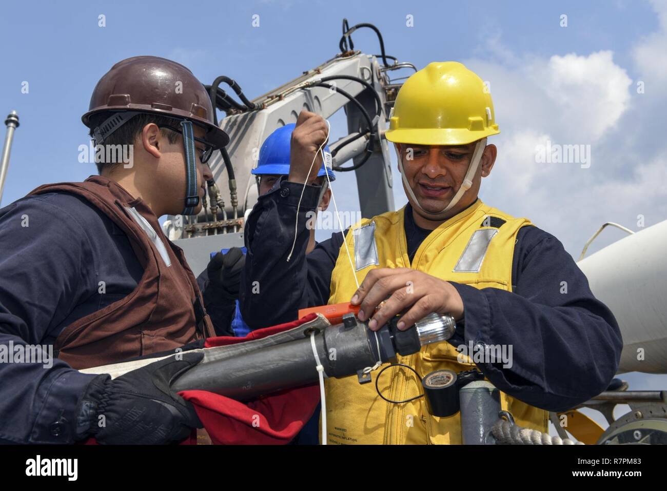 Uss warrior mcm 10 hi-res stock photography and images - Alamy