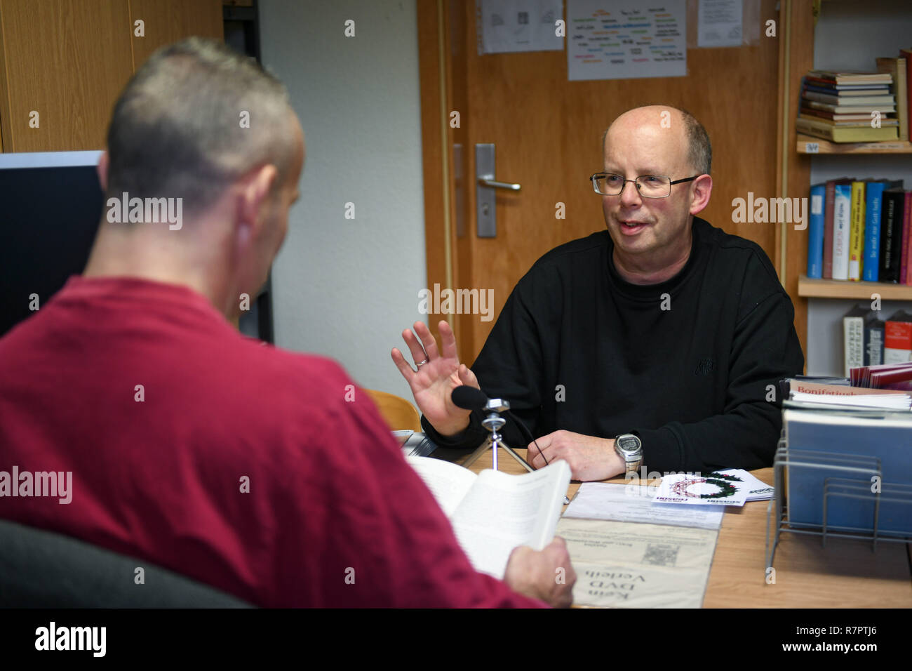 Prison chaplain catholic hi-res stock photography and images - Alamy