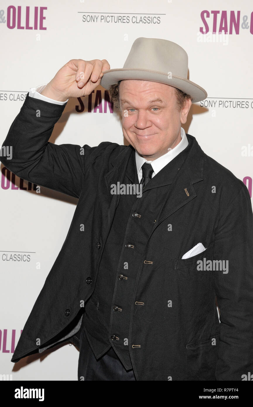 Stan laurel and oliver hardy new hi-res stock photography and images ...