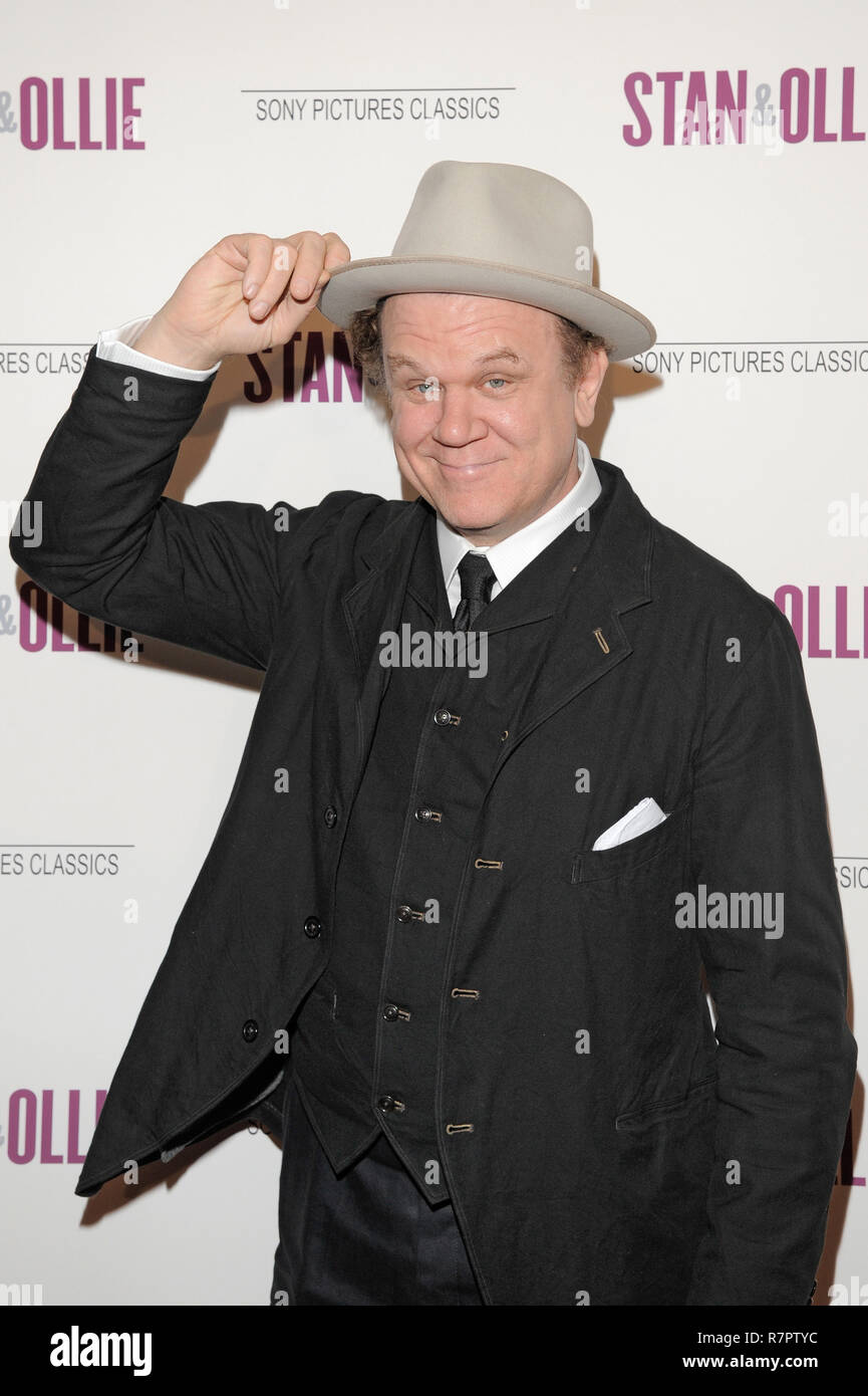 Stan laurel and oliver hardy new hi-res stock photography and images ...