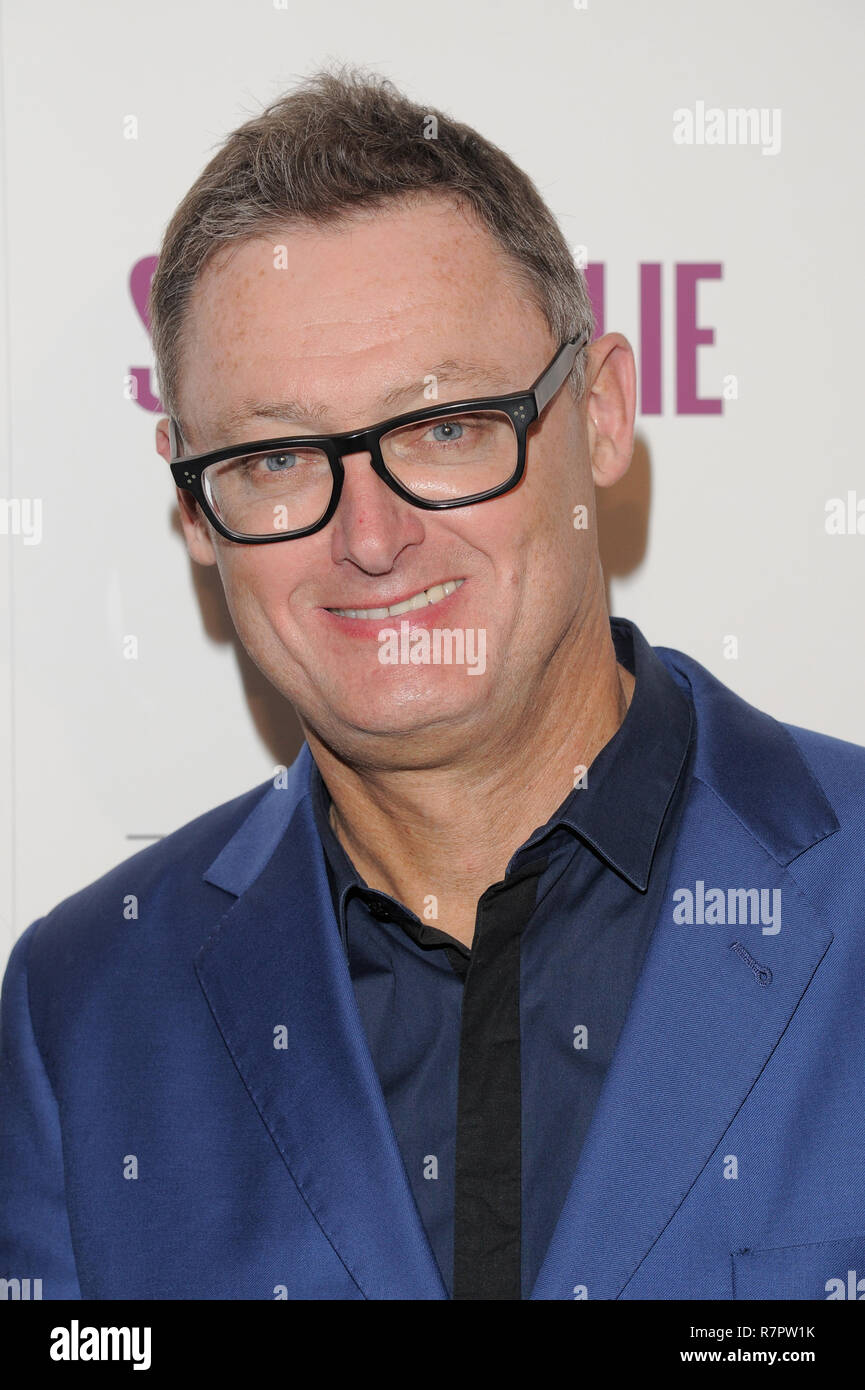 Stan laurel and oliver hardy new hi-res stock photography and images ...