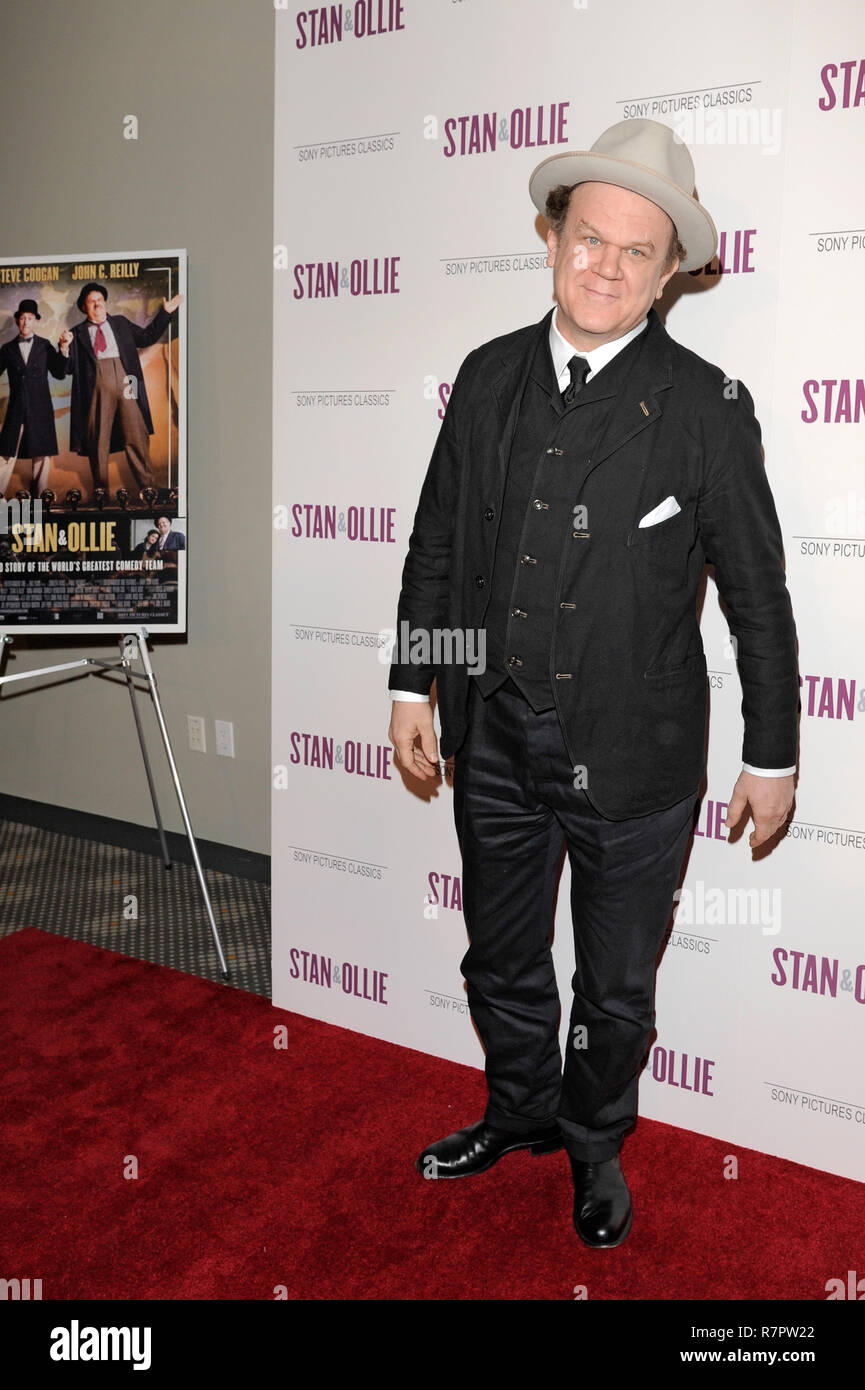 Stan laurel and oliver hardy new hi-res stock photography and images ...