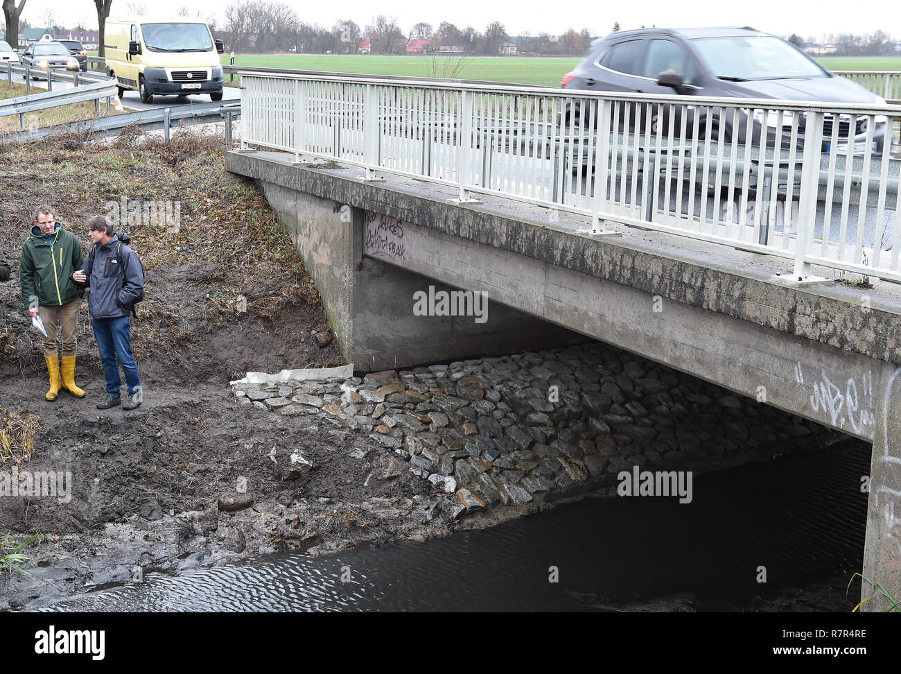 Berme hi-res stock photography and images - Alamy