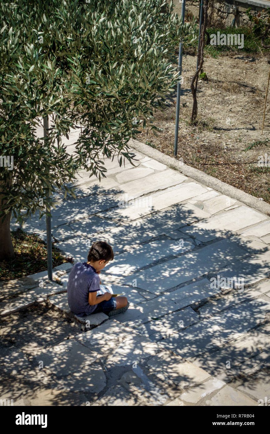 Children playing reading park hi-res stock photography and images - Alamy
