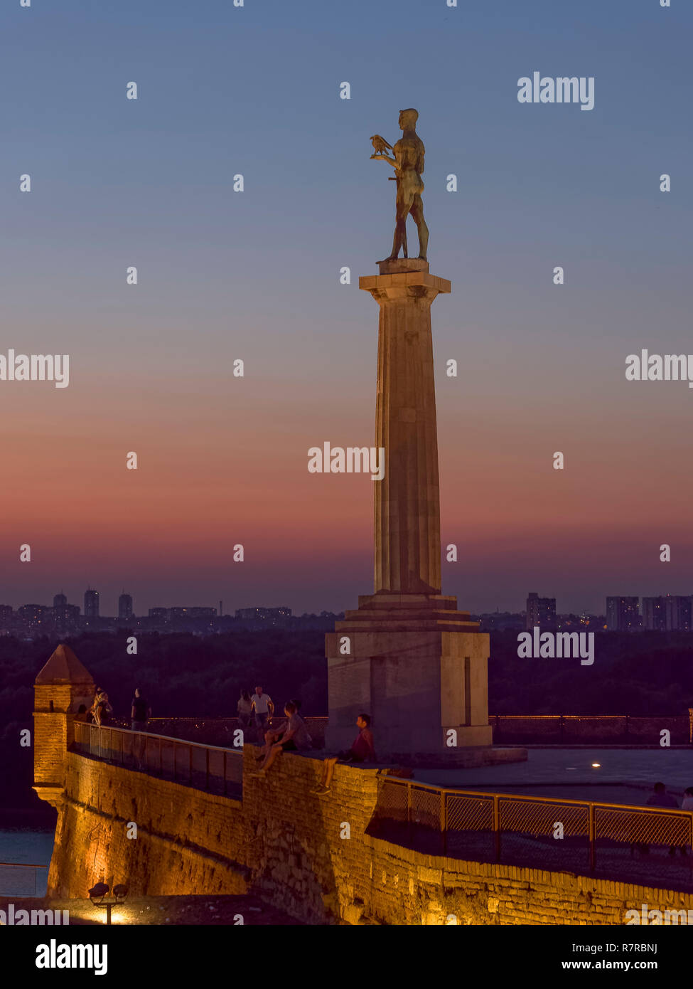 Blaue skulptur hi-res stock photography and images - Alamy