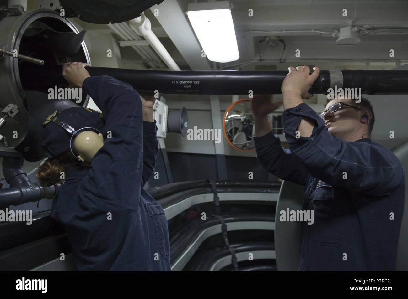 Towed array sonar hi-res stock photography and images - Alamy