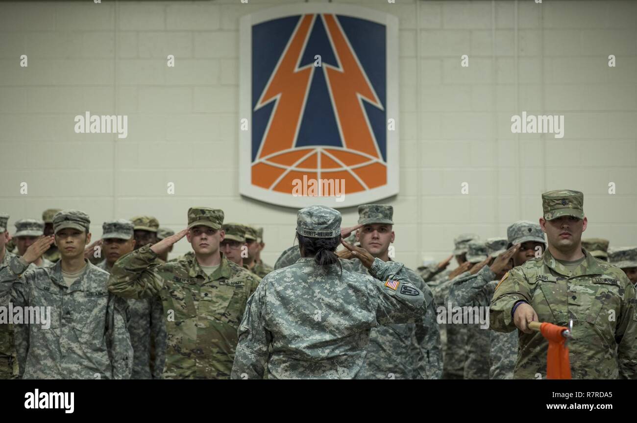 Soldiers with the U.S. Army Reserve’s 335th Signal Command (Theater ...