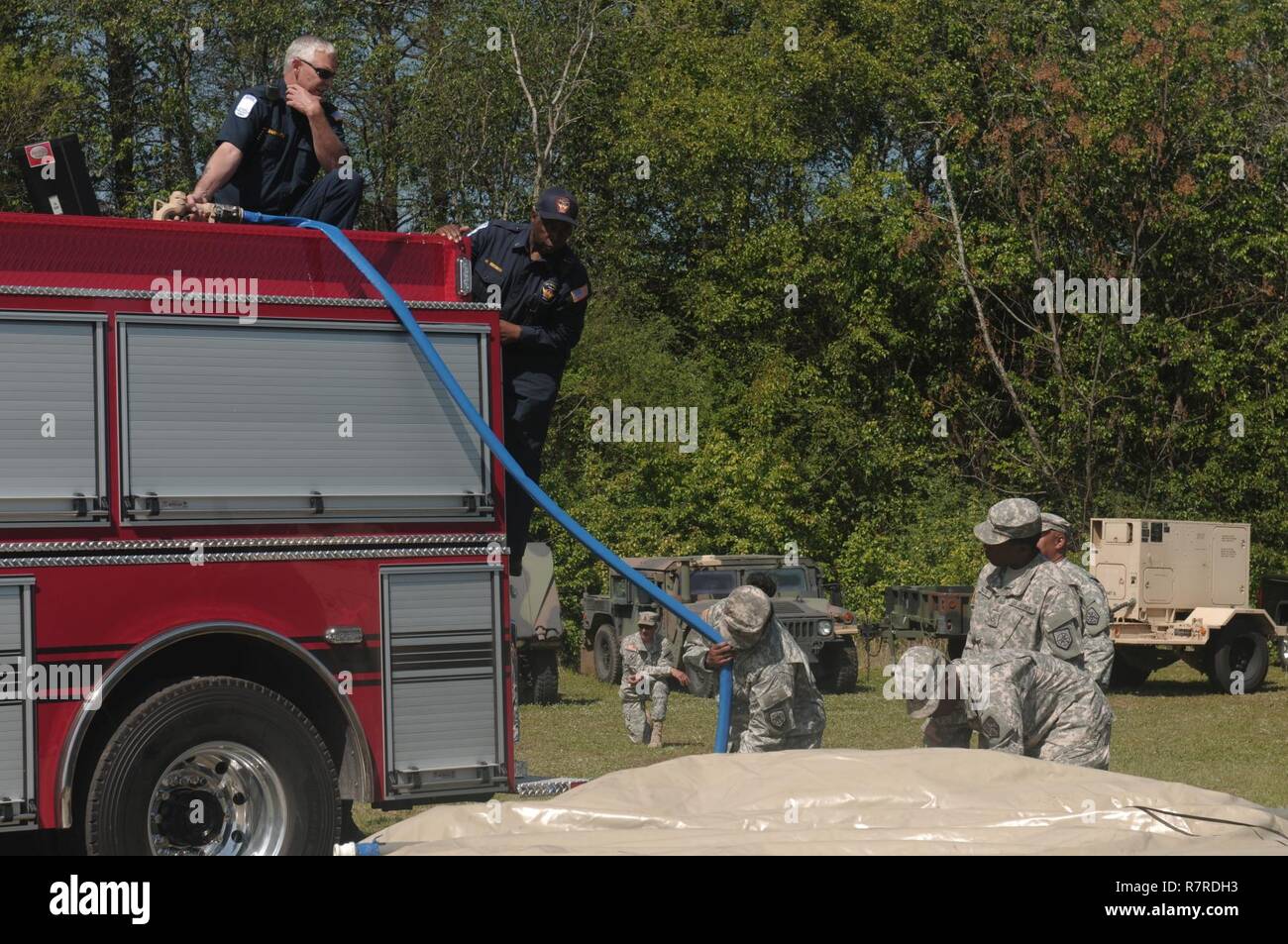 Tactical water purification system hi-res stock photography and images ...