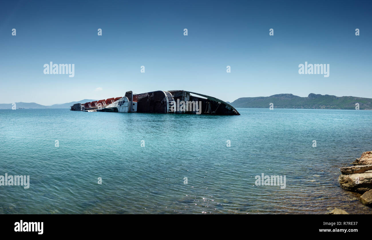 Ship capsizing hi-res stock photography and images - Alamy