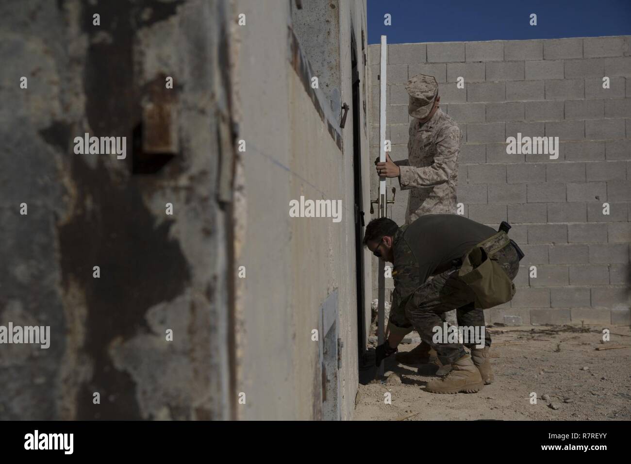 Breaching door tactics hi-res stock photography and images - Alamy