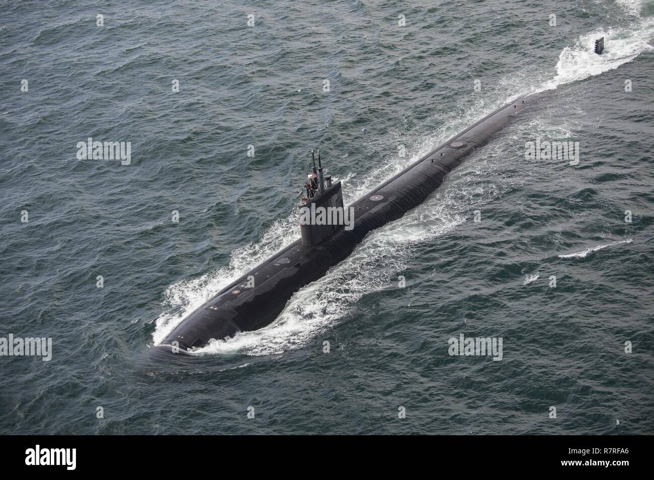 The Los Angeles-class fast attack submarine USS Pasadena (SSN 752 ...