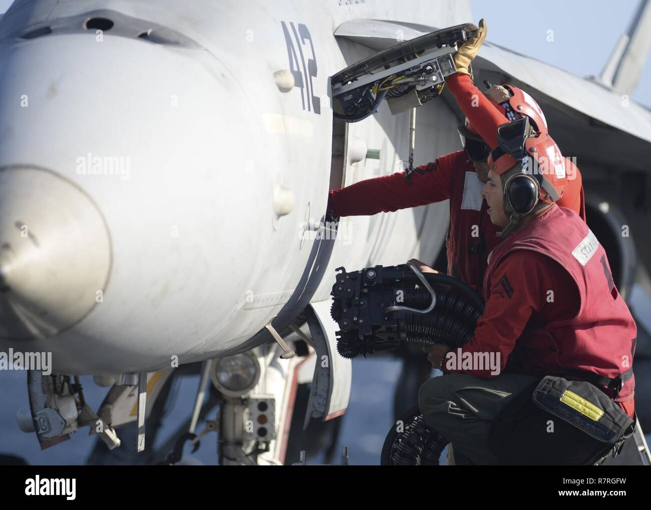 PACIFIC OCEAN (March 31, 2017) Corporal Henry Dempewolf (front), a ...