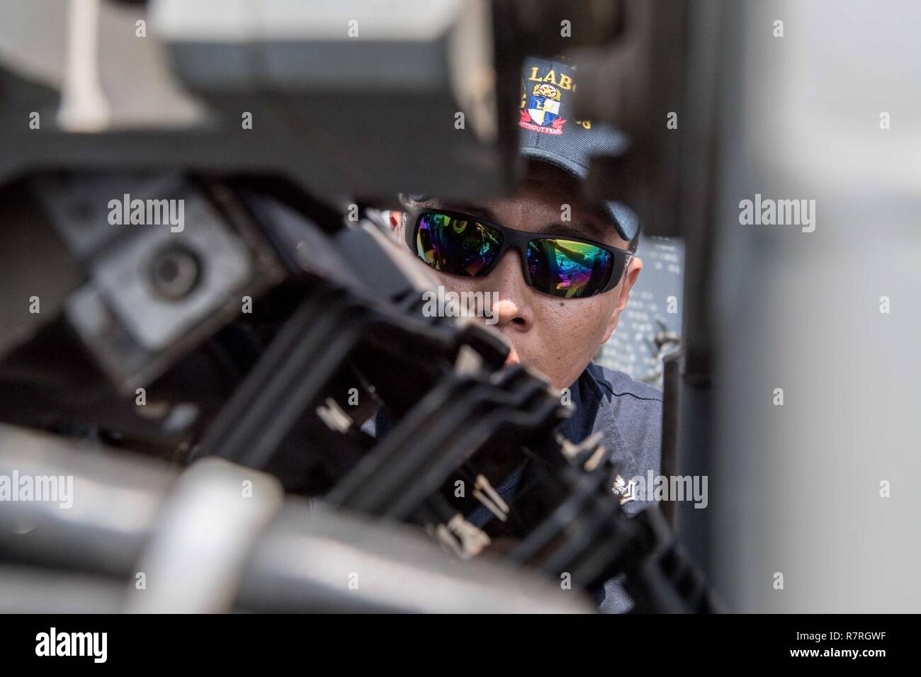 U.S. 5TH FLEET AREA OF OPERATIONS (Mar. 26, 2017) - Gunner's Mate 2nd ...