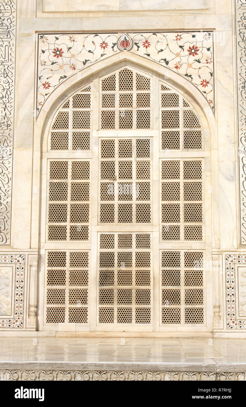 Carved window and mosaic on marble in Taj Mahal, India Stock Photo - Alamy