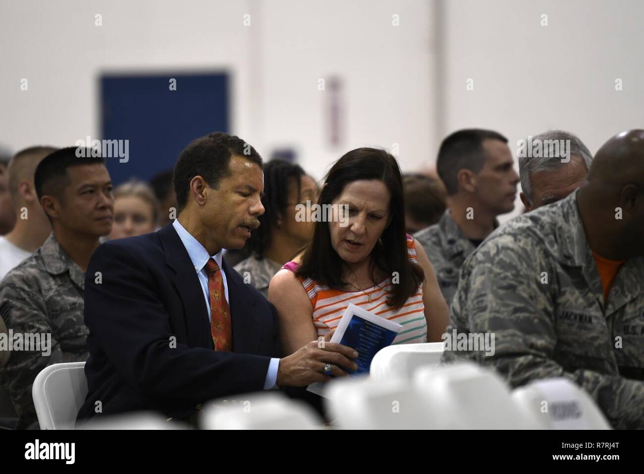 U.S. Air Force Col. (Ret.) Ronald Graves (left) and Jane Dyer (right ...