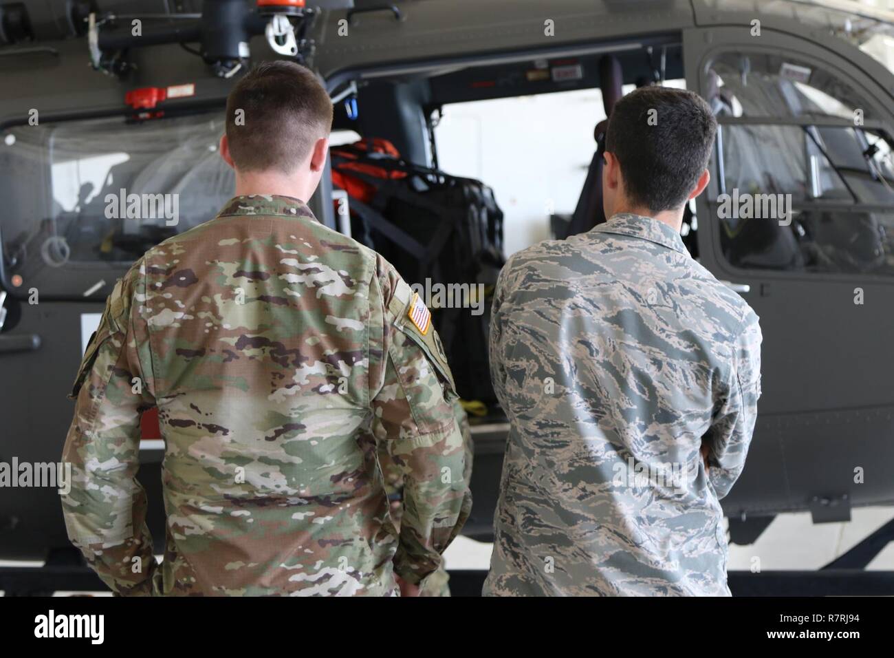 Members of the Mississippi Army National Guards 185th Aviation Brigade ...