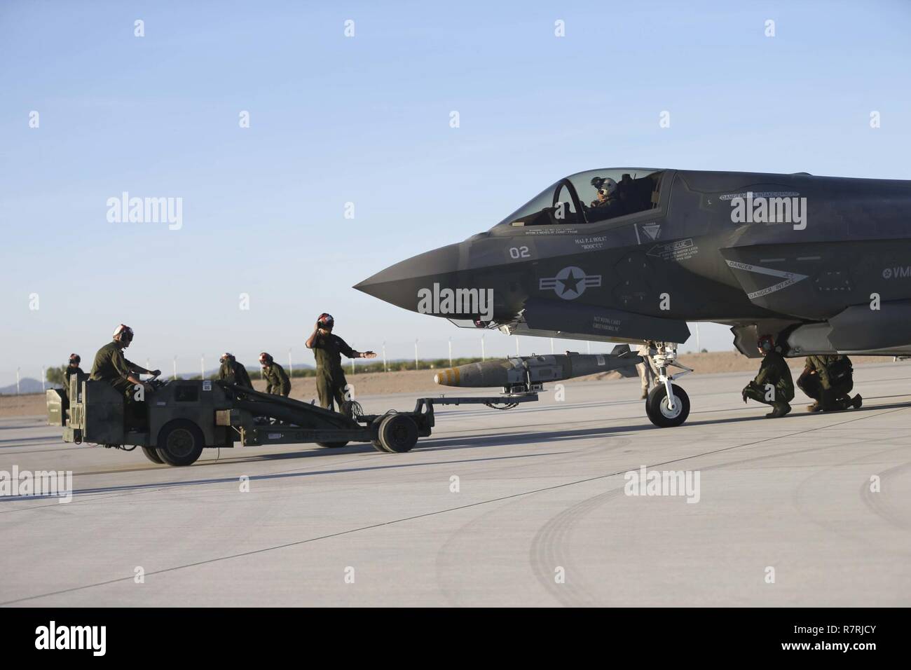 F 35 weapons load hi-res stock photography and images - Alamy