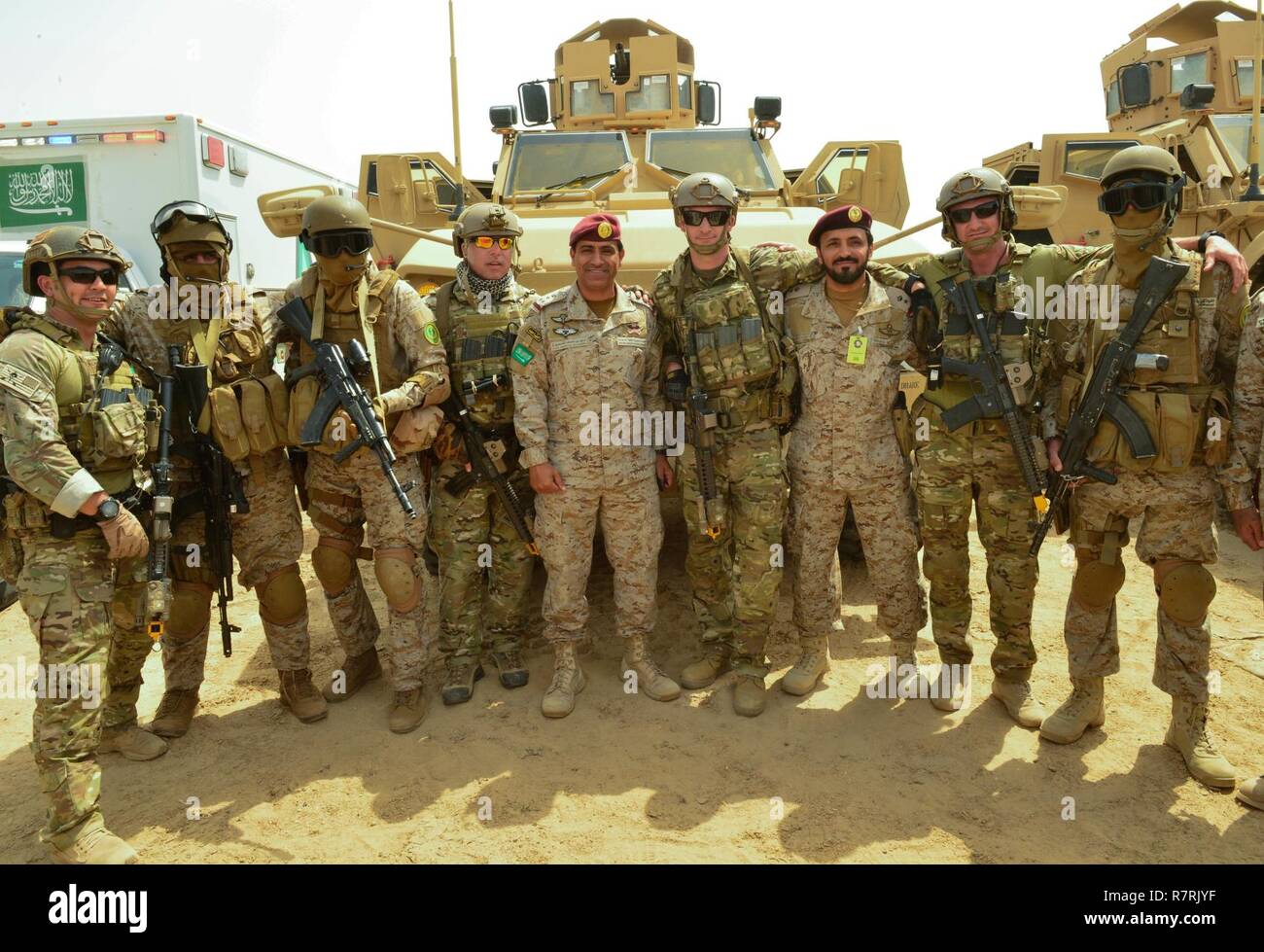 ABDALI FARMS, Kuwait - Elite special operations forces from Kuwait ...