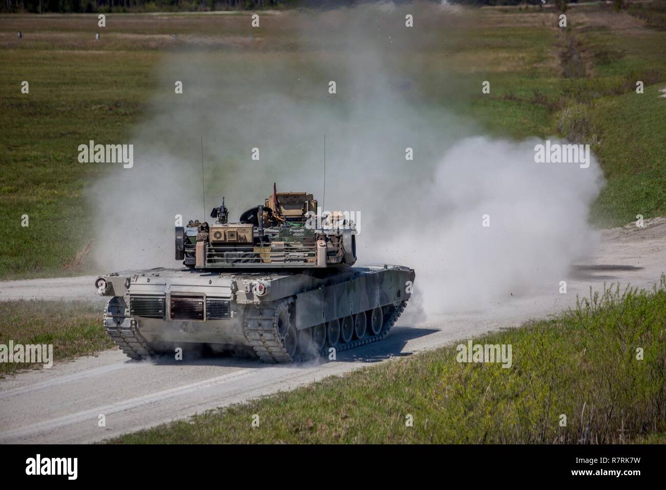 120mm tank round hi-res stock photography and images - Alamy