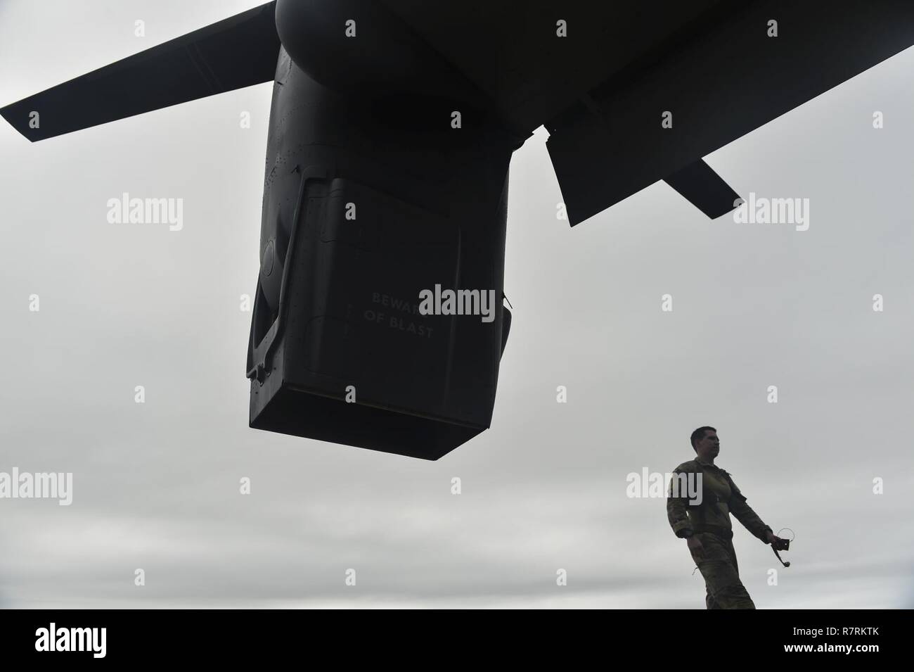 A CV-22 Osprey landed on the Landing Helicopter Deck at Duke Field, for ...